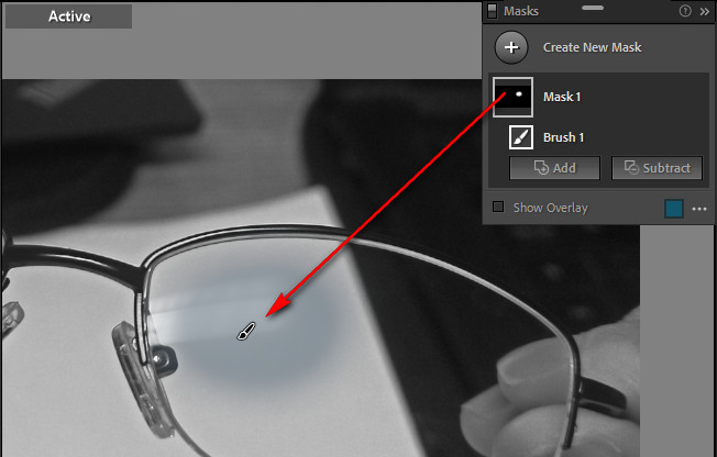 How to remove glare from glasses in lightroom?